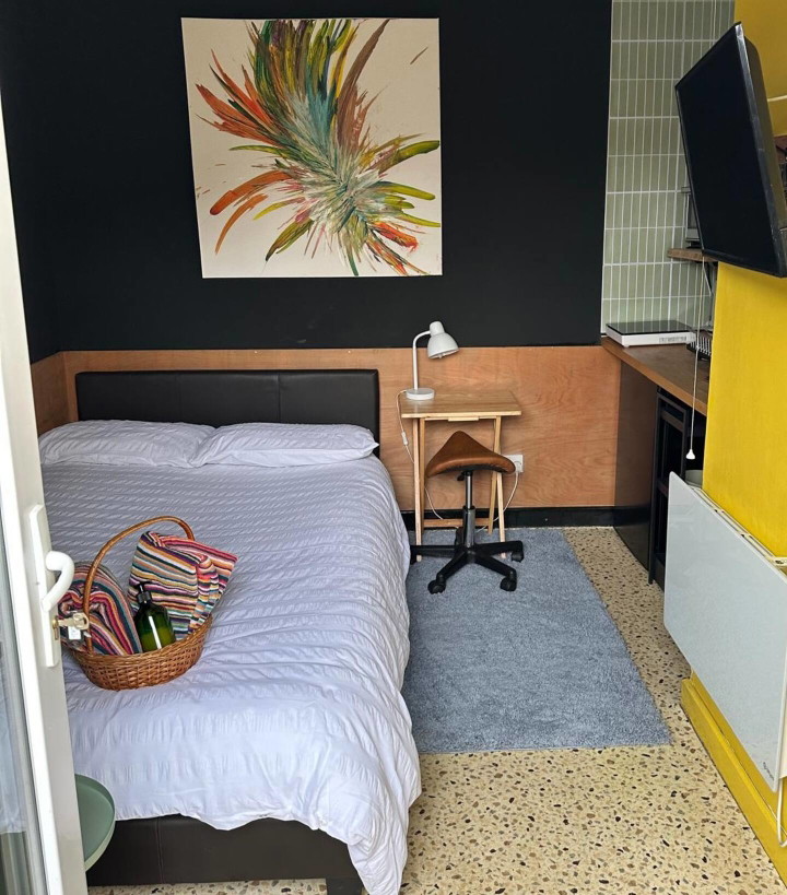Mini Studio In Filton + Free Off Street Parking - Filton