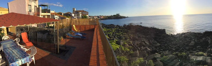 House On The Sicily Cliff - Acireale