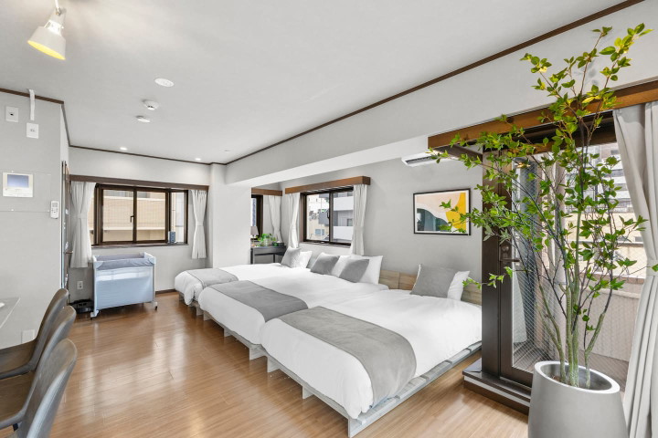 Mr Yamada's Apartment, Family Apartment 10 - Ginza