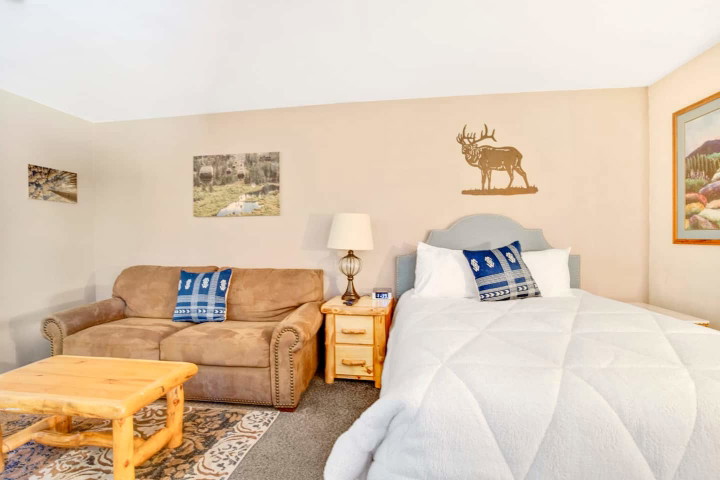 Heart Of Breck Studio - Hot Tub, Pool & Parking! - Summit County, CO