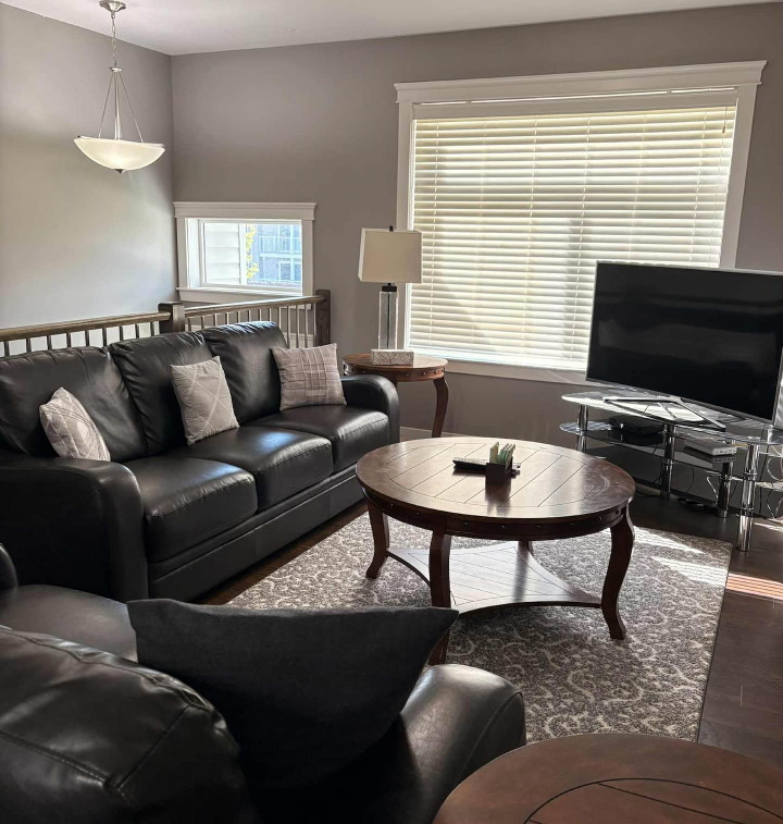 2 Bedroom, 2 Bath In 4 Plex: Oasis Corp Rentals - Grande Prairie