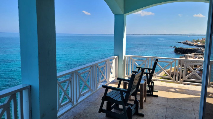 Penthouse Seaside Suite Room #19 - Negril