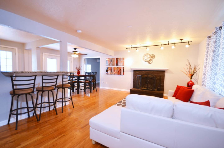 5 Bdrm Near Belmar: Dining, Shops, Movie Theater, And Entertainment. Great For Red Rocks, Downtown, And Mountain Visits! - Lakewood, CO