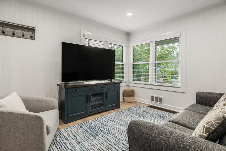 New Beachside Apartment | Steps To Lake Michigan - Michigan