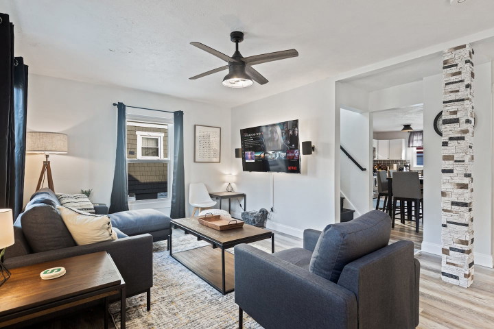 Walk Downtown  Game Room & Pet Friendly - East Lansing, MI