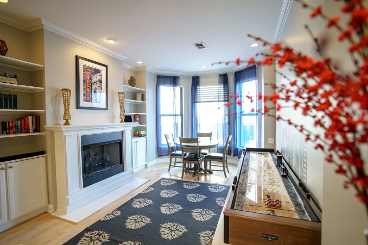 City Center Oasis: 3br/2ba Patio Parking(2x) - Lincoln Park - Chicago