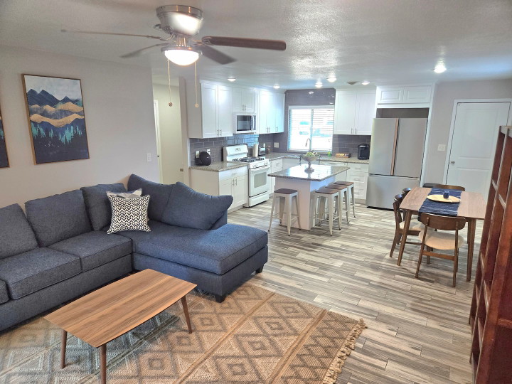 Spacious 4 Bedroom (Modern Minimalist) - Yuba City, CA