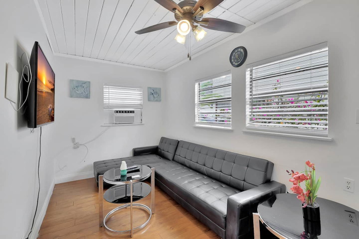 2 Blks To Down Town Delray, Walk To Beach (342-1) - Boynton Beach, FL