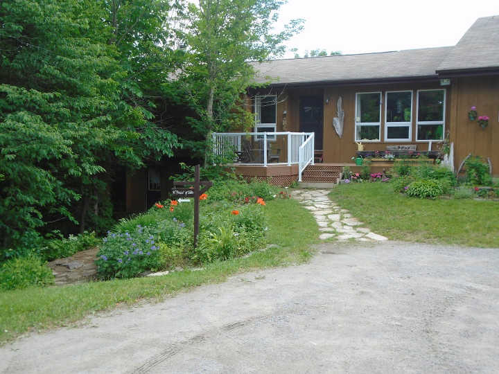 A "Peace" Of Eden -- Private Suite In Country Home - Ontario