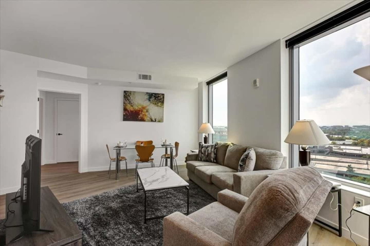 Perfect Reston Town Center 3br With Sky Terrace - Reston, VA