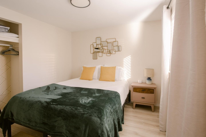 Charming 2 Br Riverside Stopover In Gold Hill. Private Hot Tub, River Access, And Just Down The Road From Del Rio Vineyards. Perfect Base For Exploring The Rogue Valley. Pet-friendly! - Oregon
