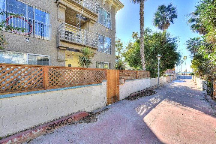 Cozy Beach Single W Peek-a-boo Ocean View-b14 - Venice Beach, CA