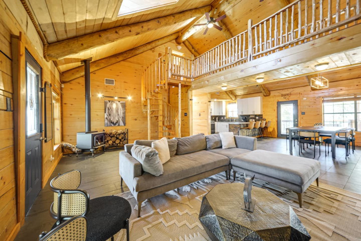 5 Mi To Dtwn Dripping Springs: Cabin W/ Jacuzzi! - Dripping Springs, TX