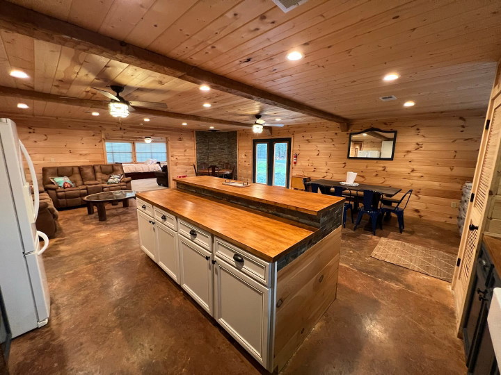 Large Home On Greer's Ferry Lake! Sleeps 16! - Heber Springs, AR