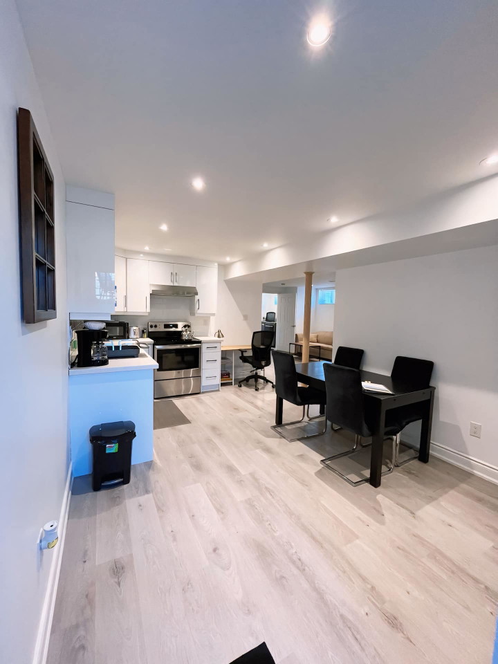 Bright Spacious 1br Basement Suite - Private Entry - Ontario