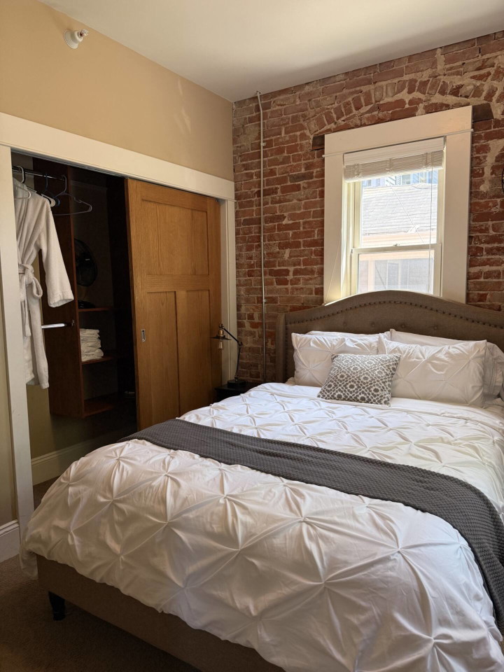 131 Cedar 2 · Chic 2br Urban Retreat | Downtown Kalamazoo - Portage, MI