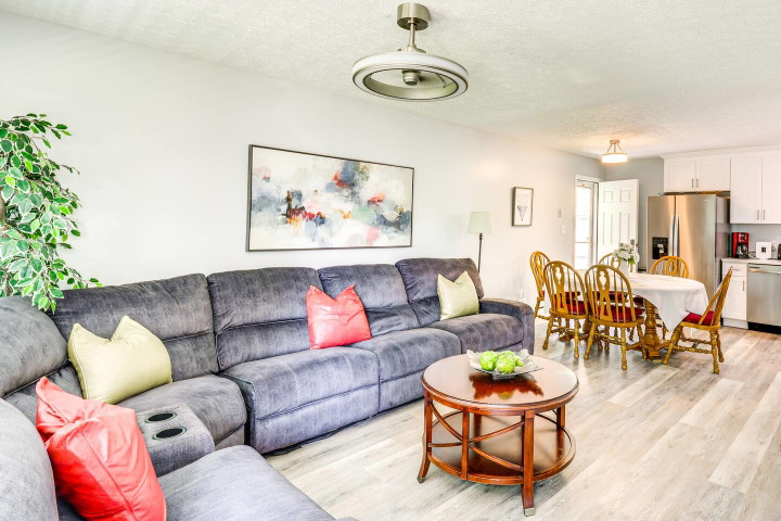 4 Mi To Hampton Coliseum: Home W/ Yard! - Newport News, VA