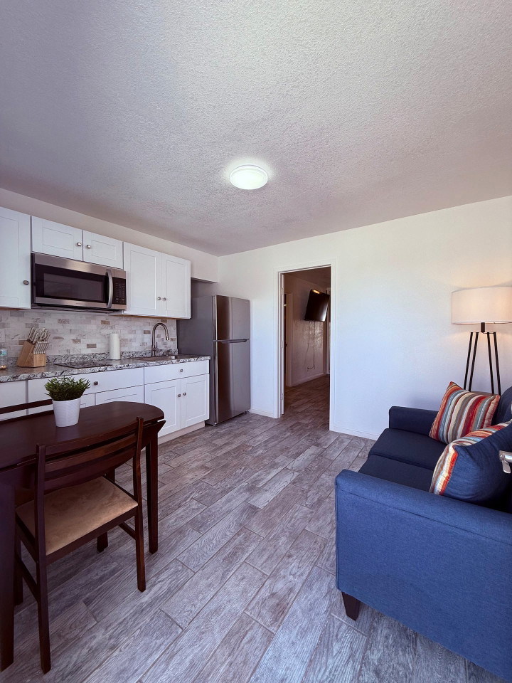 Private Modern Studio  Bright  Convenient Stay - Nevada