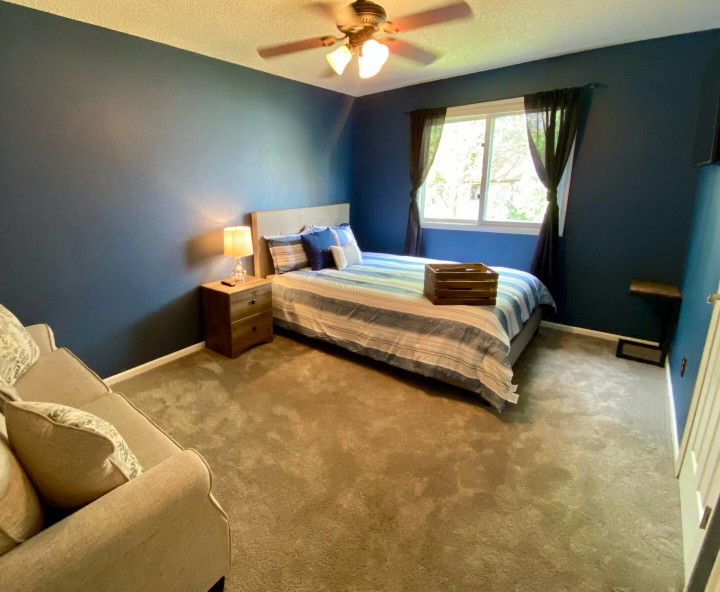 Charming Queen Bed - Cheyenne, WY