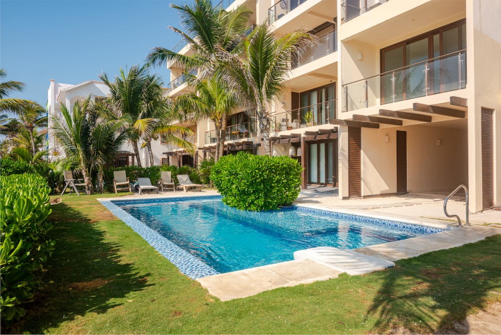 Exclusive Beachfront Penthouse On The Caribbean - Akumal