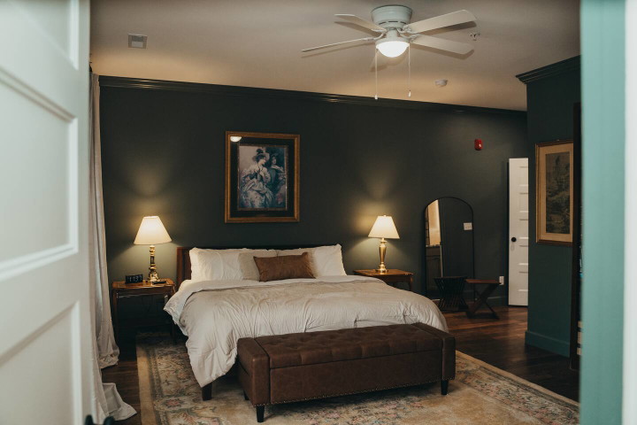 Historic Moody Apartment On Main Street - McMinnville, TN