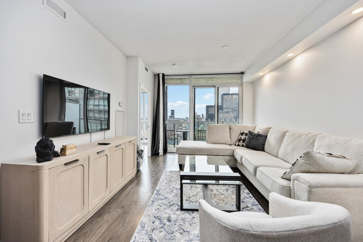 Elevated Living At The Heart Of Toronto - Toronto