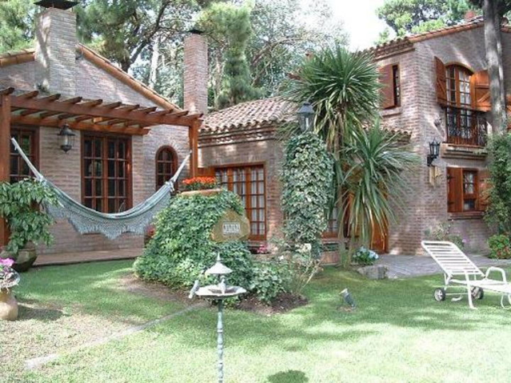Chalet Soñado Frente Al Bosque Y Cerca Del Centro - Villa Gesell