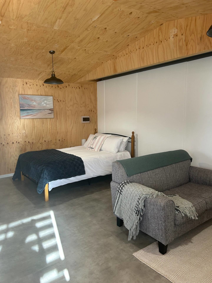 Bridport Coastal Retreat-stylish Converted Studio - Bridport