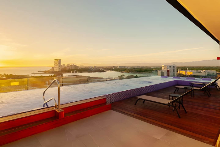New Apt W/ Wow Rooftop Pool View - Puerto Vallarta