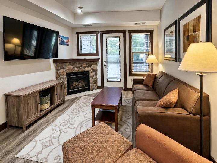 Cozy Fernie 1br - Fireplace, Pool, Hot Tub, Sauna - Fernie