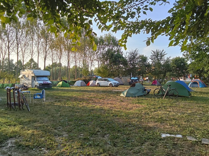 Piazzola Per Tenda Propria (Solo Spazio) A Persona - Italy