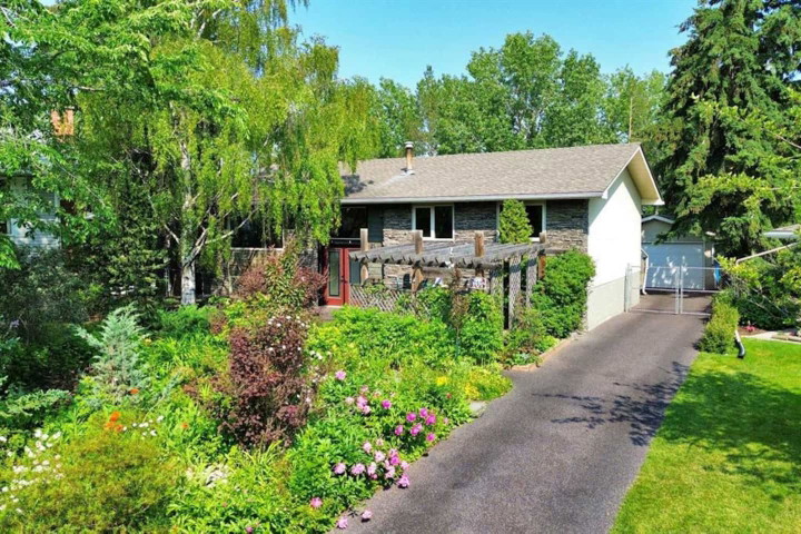 Newly Renovated Home-near University & Lrt Station - Calgary