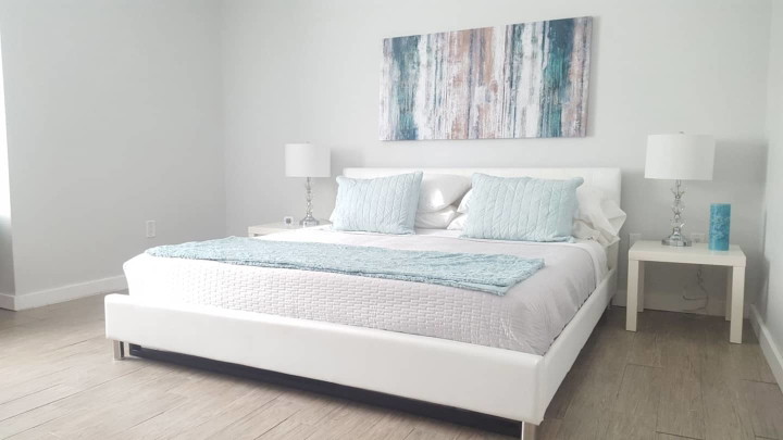 Bright Top Floor On The Beach 2br/1b - Miami Beach, FL