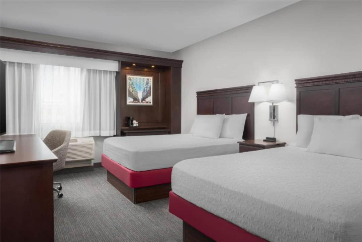 Steps From Schwab Field + Free Breakfast & Pool - Omaha, NE