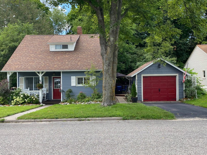 Quaint East Jordan Cottage Near Boathouse Venue! - East Jordan, MI