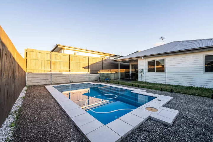 Modern Family Retreat In Ripley Pool & Relaxation - Ipswich