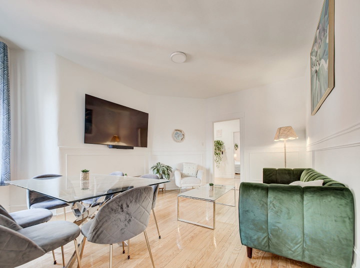 Downtown Escape | Quiet & Spacious 3br Near It All - Quebec