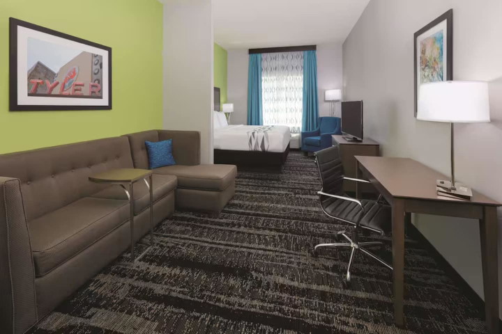 King Suite | La Quinta Tyler | Rose Garden - Tyler, TX