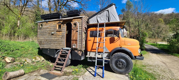 Camion Pirate De La Valserine, En Pleine Nature. - Confort