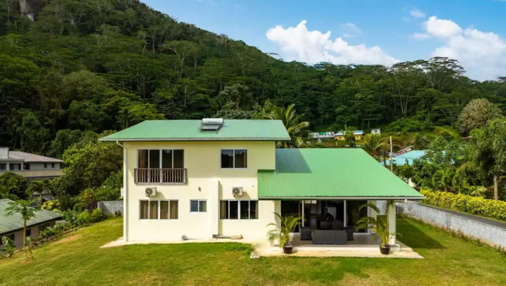 A Highly Rated Guesthouse In The Lush Mountain. - Seychelles