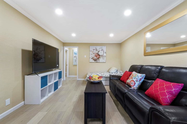 888 Luxury Apartment Home - Santa Clara