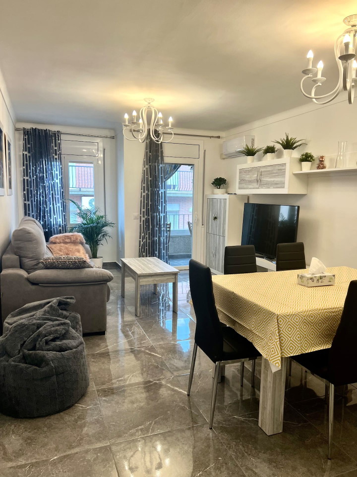 Spacious, Quiet Apartment Near The Beach - Roses