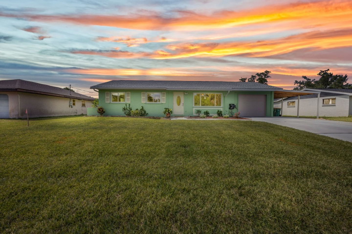 3 Bedroom House W/ Screened Patio - Port Charlotte, FL