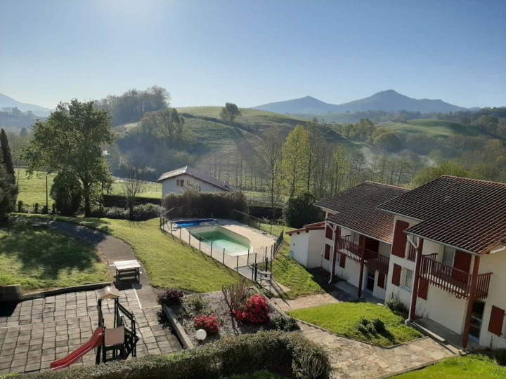 Logement Au Pays Basque Avec Piscine Chauffée - Espelette
