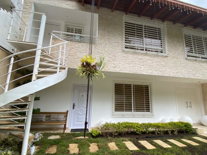 Una Casa Con Vistas En Caracas En Una Zona Segura - Caracas
