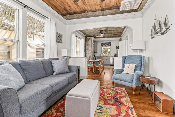 Renovated Bungalow Near Downtown With King Bed! - Pensacola, FL