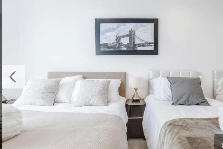 Stunning 2 Bed, 2 Baths Apartment - Brentwood