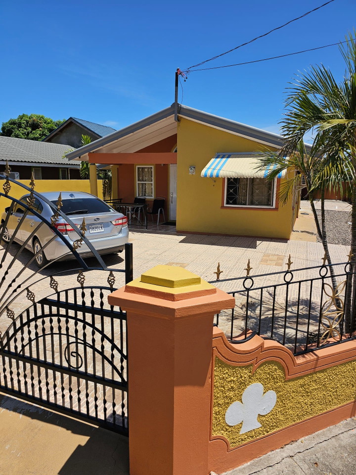 Jerry's Little Cottage Fully Air-conditioned - Jamaica