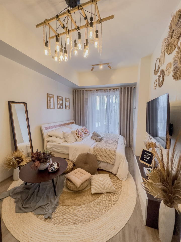 Walk To It Park  King Bed Studio W/ Pool Access - Cebu City