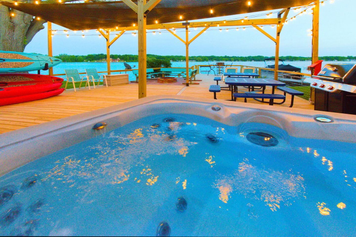 Lakefront Oasis-in Town, Walkable. Super Clean - Hastings, MI